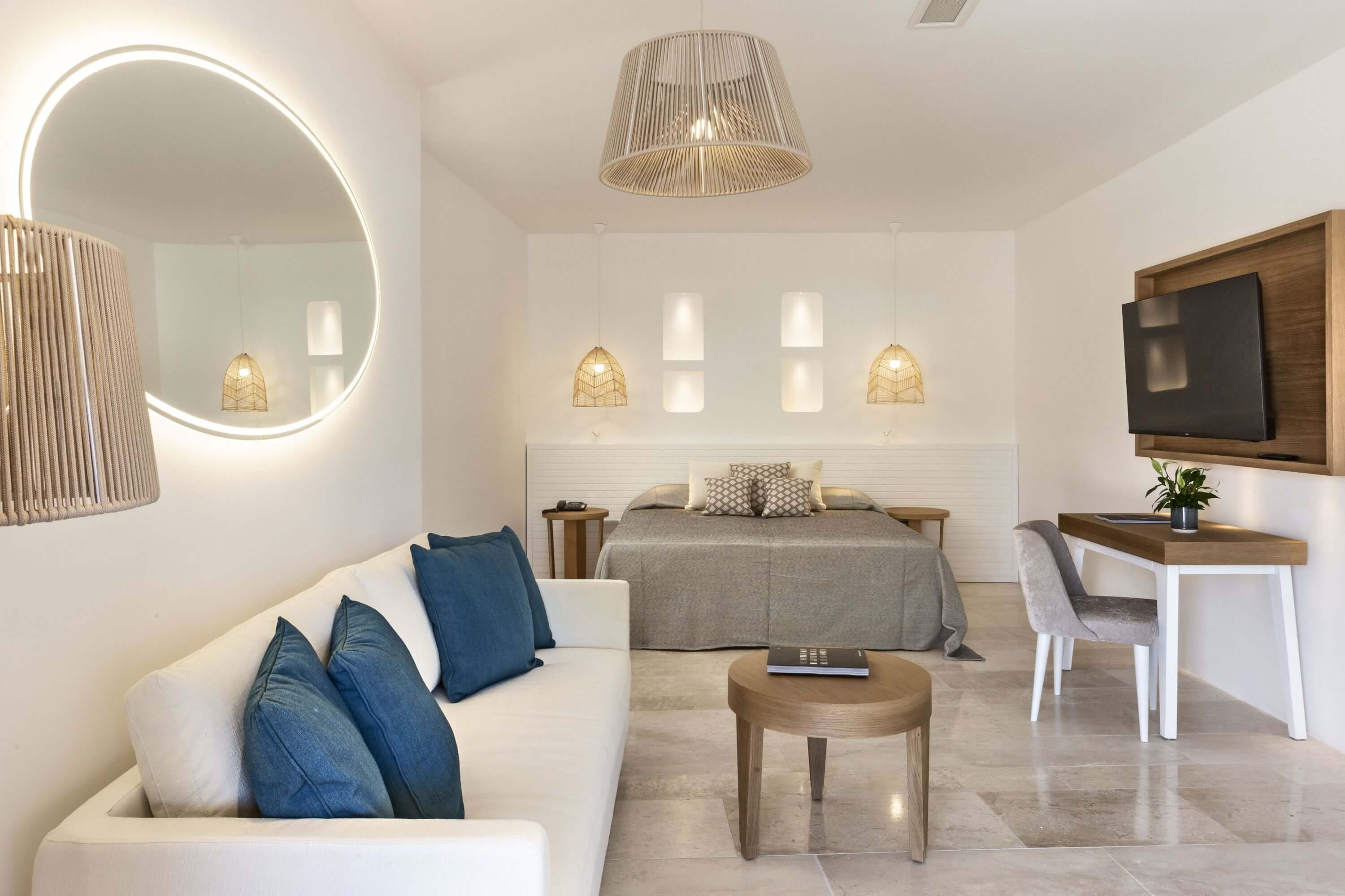 Discover the Deluxe Room - Club Hotel