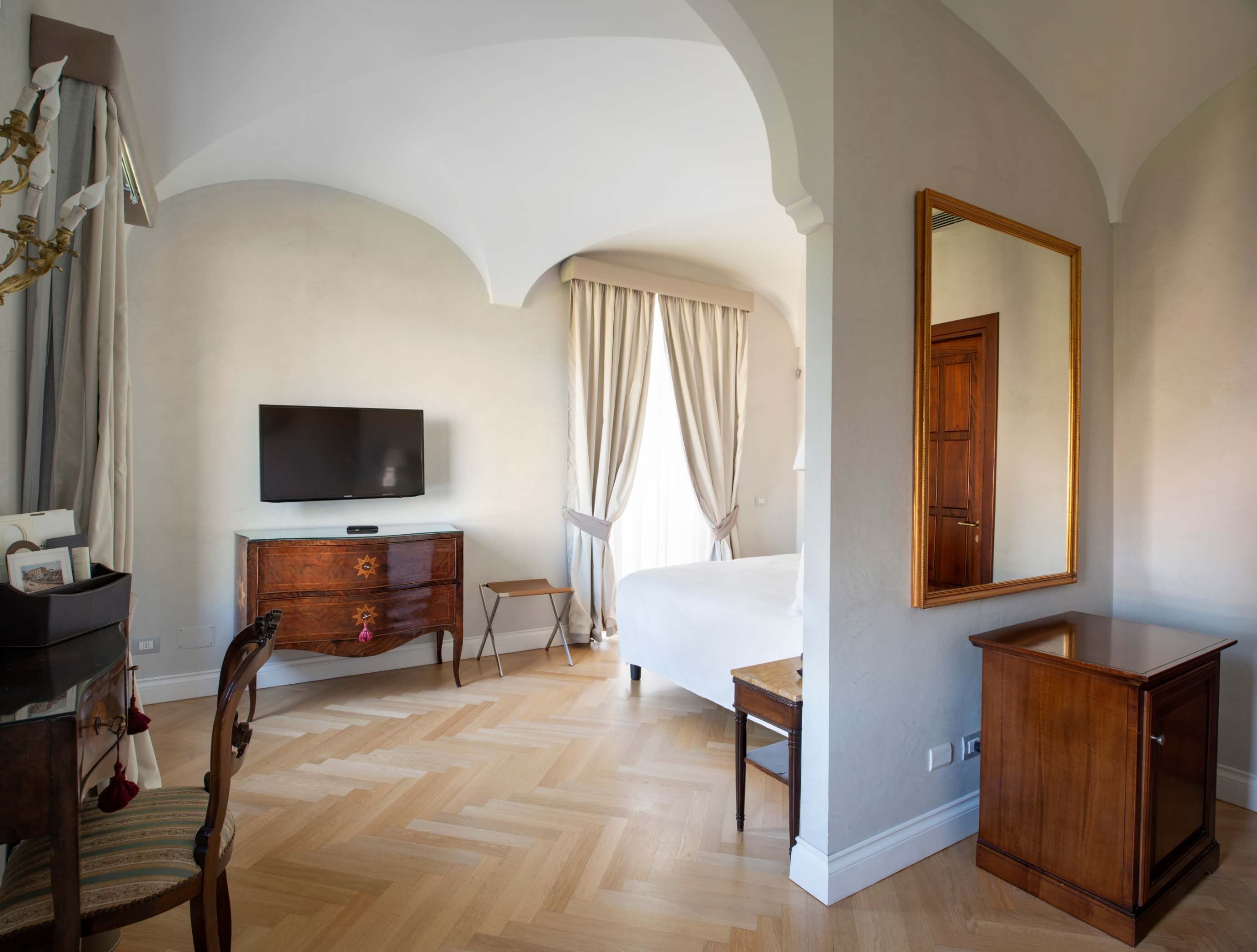 Deluxe room, combining history with innovation | La Cocumella