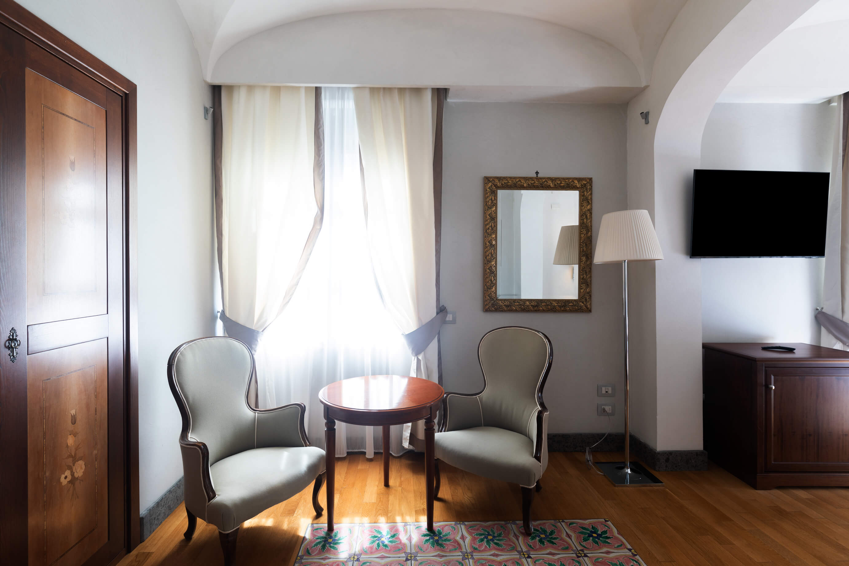 Deluxe room, combining history with innovation | La Cocumella