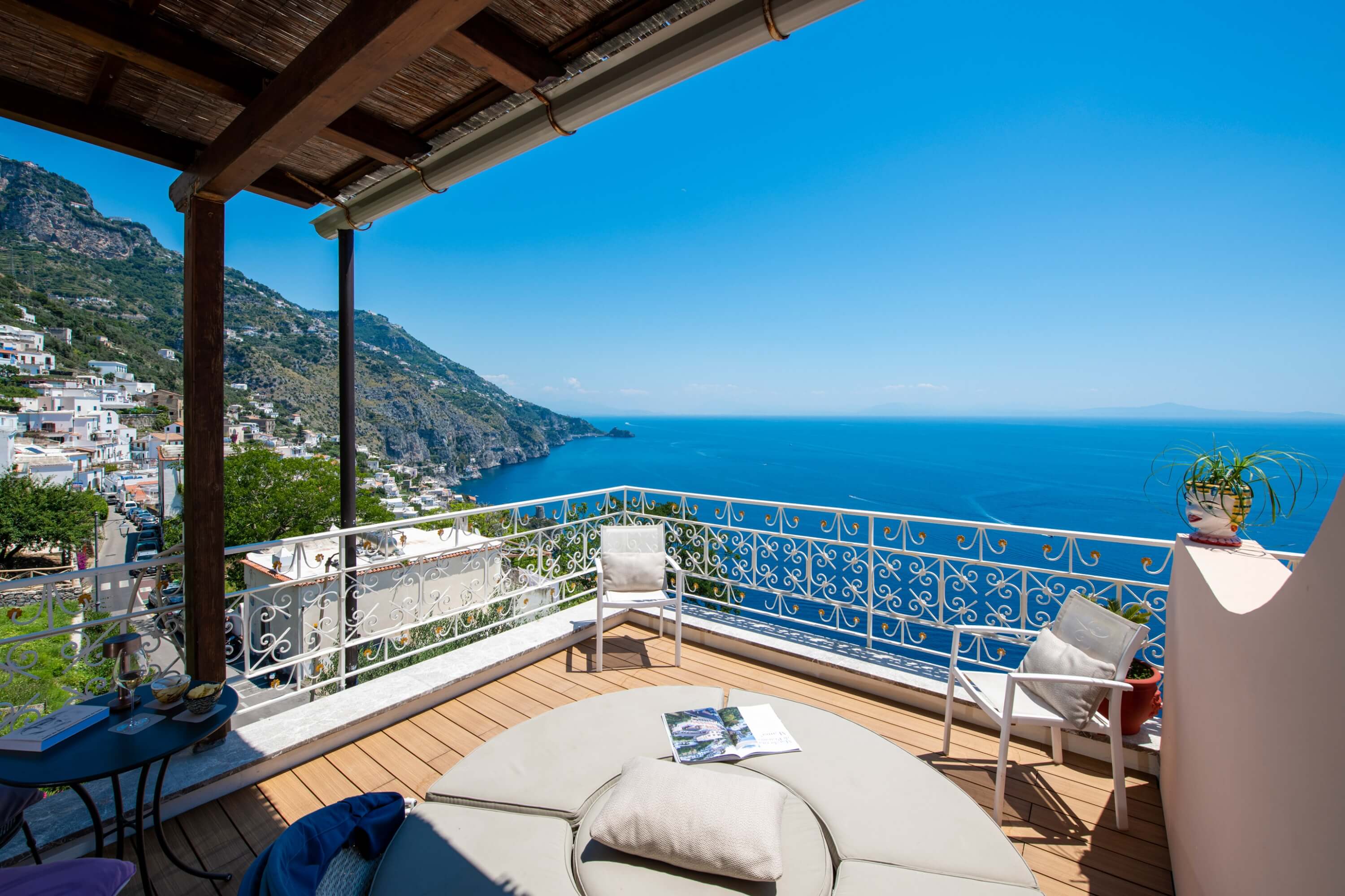 Romantic Room with Jacuzzi and Sea View