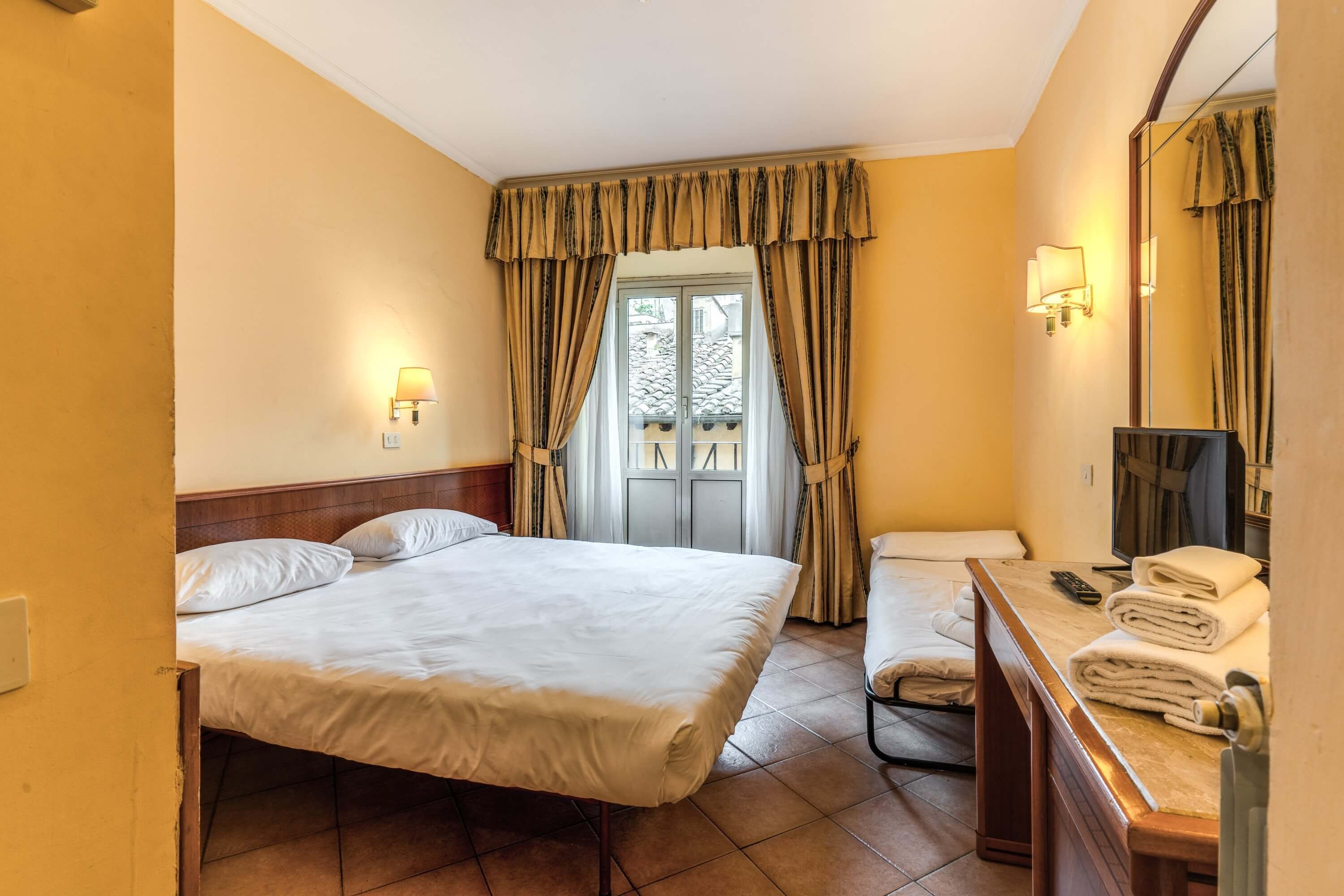 Triple Room for a comfortable stay in Rome - Hotel Pomezia