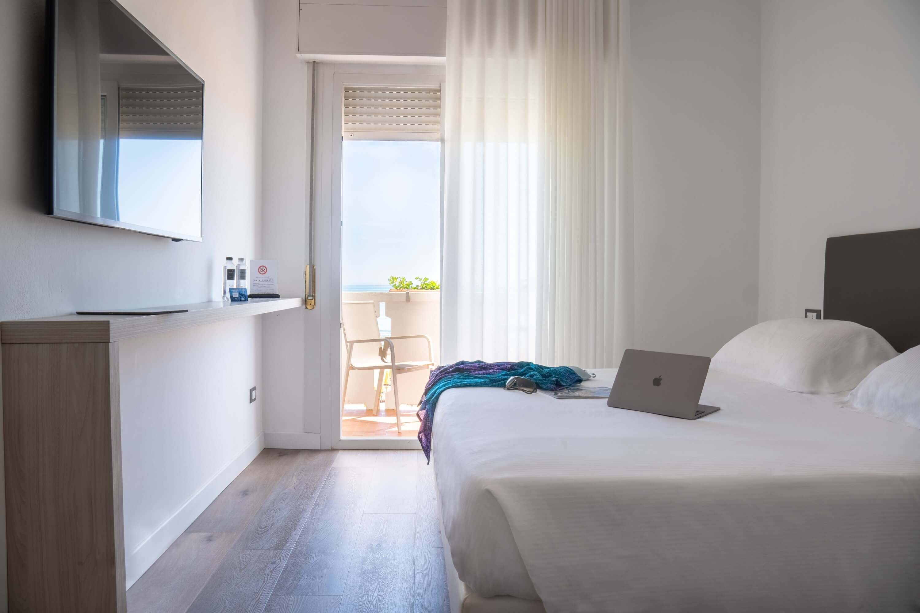 Seafront family room - Villa Sorriso